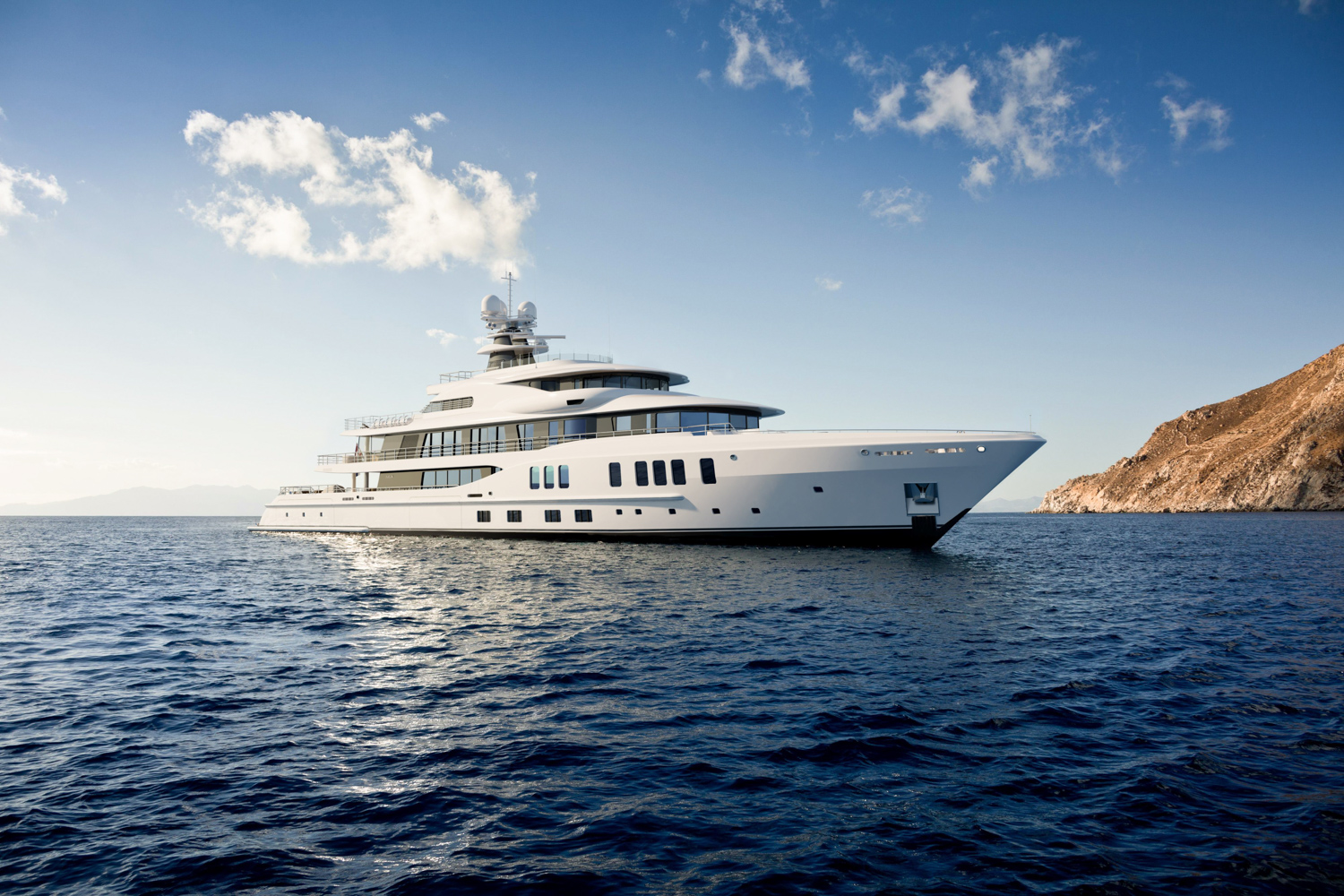 Yacht SYNTHESIS, Amels | CHARTERWORLD Luxury Superyacht Charters